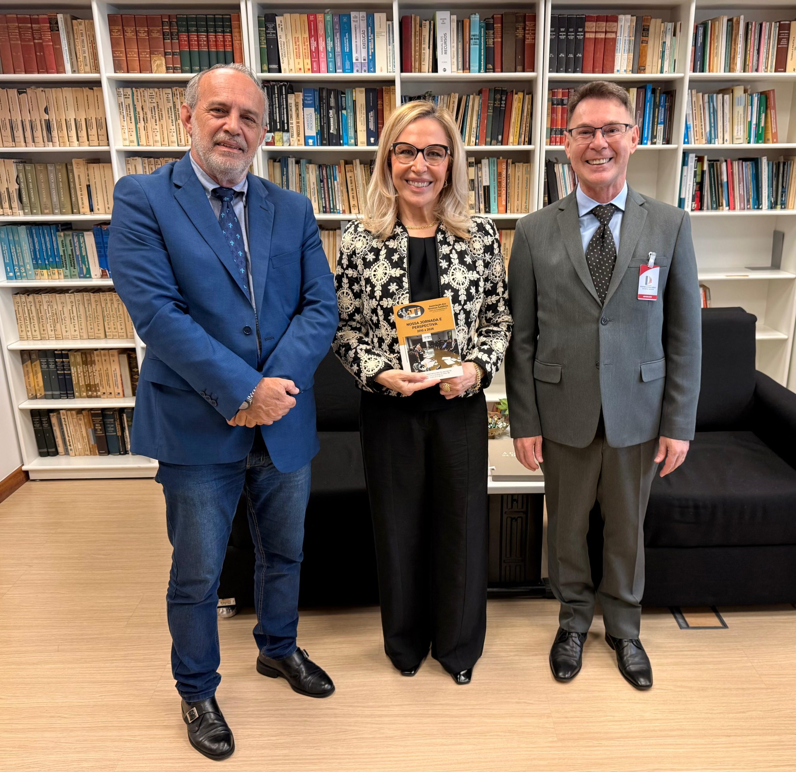 Direção da ATJ visita os dois candidatos à Presidência do TJSC e ...